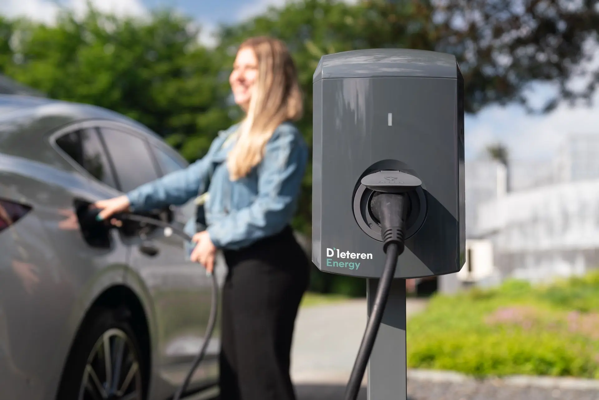 Zonnepanelen en laadpaal: slim elektrisch laden